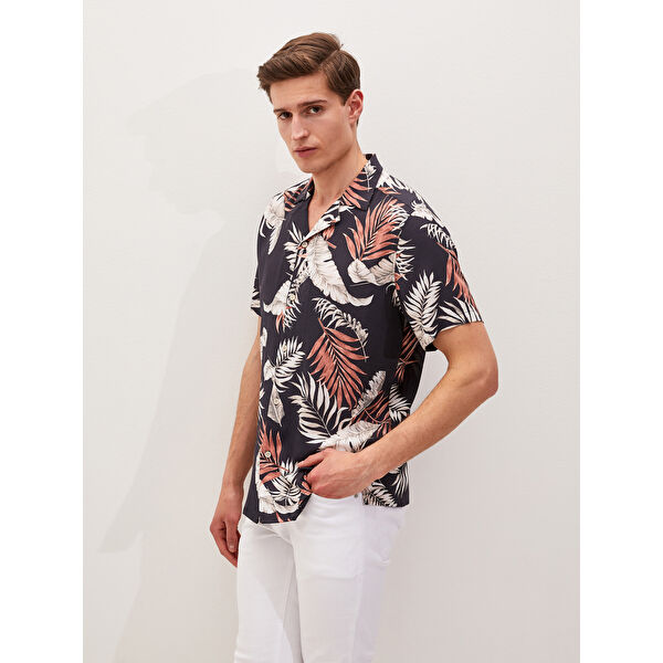 LCW VISION Slim Fit Resort Yaka Kısa Kollu Desenli Viskon Erkek Gömlek LCW VISION Slim Fit Resort Yaka Kısa Kollu Desenli Viskon Erkek Gömlek
