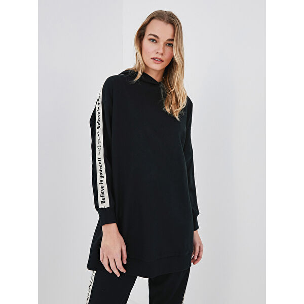 MODEST Kapüşon Yaka Slogan Baskılı Uzun Kollu Kadın Tunik