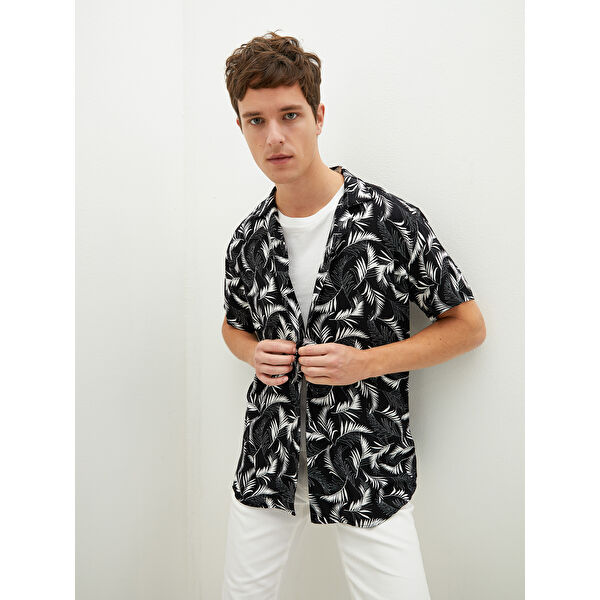 LCW CASUAL Regular Fit Resort Yaka Kısa Kollu Desenli Viskon Erkek Gömlek LCW CASUAL Regular Fit Resort Yaka Kısa Kollu Desenli Viskon Erkek Gömlek