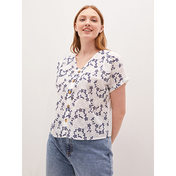 LCW CASUAL V Yaka Çiçek Nakışlı Kısa Kollu Kadın Bluz