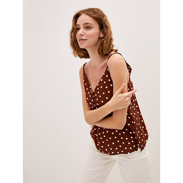 LCW CASUAL V Yaka Desenli Askılı Düğme Detaylı Poplin Kadın Bluz LCW CASUAL V Yaka Desenli Askılı Düğme Detaylı Poplin Kadın Bluz