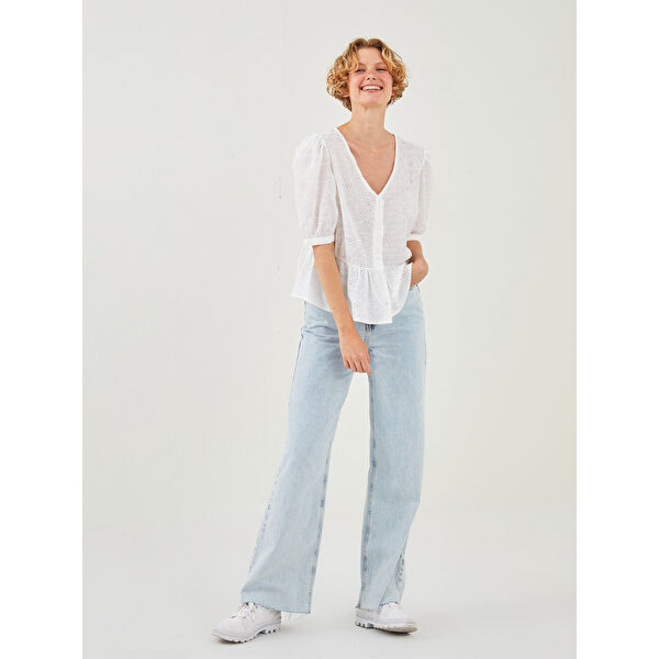 LCW CASUAL V Yaka Nakışlı Balon Kollu Vual Kumaş Kadın Bluz