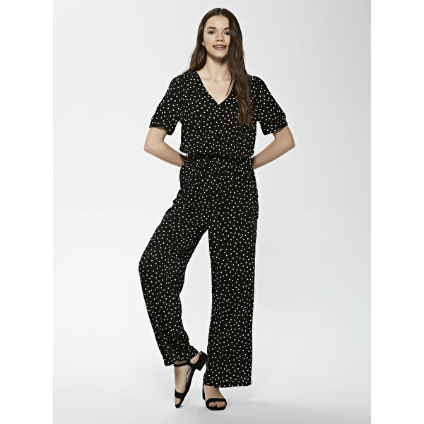 LCW CASUAL V Yaka Puantiye Desenli Kısa Kollu Belmando Kumaş Kadın Tulum LCW CASUAL V Yaka Puantiye Desenli Kısa Kollu Belmando Kumaş Kadın Tulum