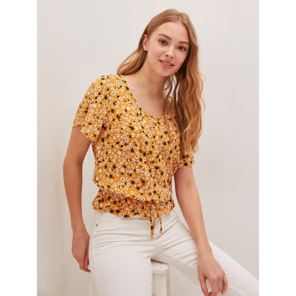 LCW CASUAL U Yaka Çiçekli Kısa Kollu Krinkle Kumaş Kadın Bluz
