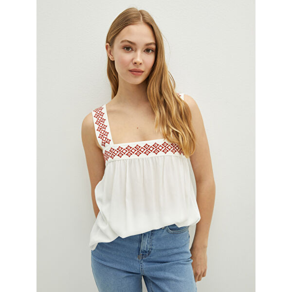 LCW CASUAL Kare Yaka Askılı Nakışlı Krinkle Kumaş Kadın Bluz