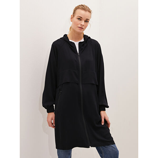 LCW CLASSIC Kapüşonlu Düz Cep Detaylı Uzun Kollu Kadın Mont