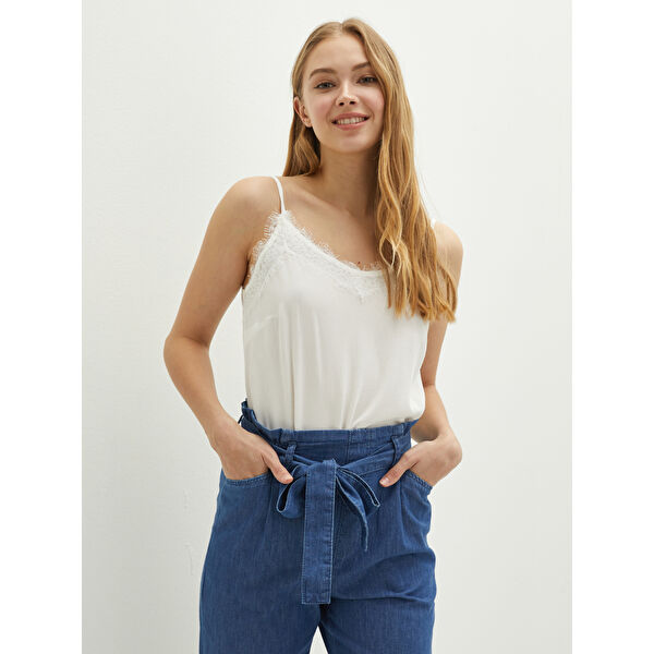 LCW CASUAL İp Askılı Yakası Dantelli Krinkle Kumaş Kadın Bluz
