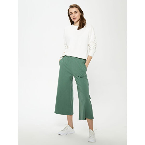 Beli Lastikli Cep Detaylı Kadın Capri Beli Lastikli Cep Detaylı Kadın Capri