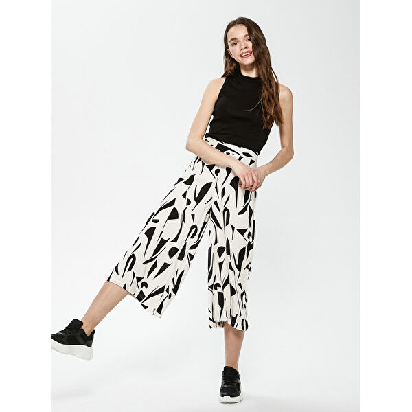 LCW CASUAL Beli Lastikli Baskılı Geniş Paça Poplin Kadın Capri LCW CASUAL Beli Lastikli Baskılı Geniş Paça Poplin Kadın Capri