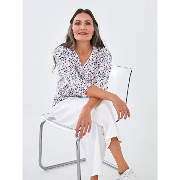 LCW GRACE V Yaka Çiçek Desenli Uzun Kollu Kadın Bluz LCW GRACE V Yaka Çiçek Desenli Uzun Kollu Kadın Bluz