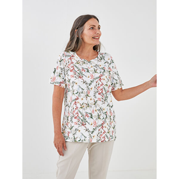 LCW GRACE V Yaka Çiçek Baskılı Kısa Kollu Pamuklu Kadın Tişört