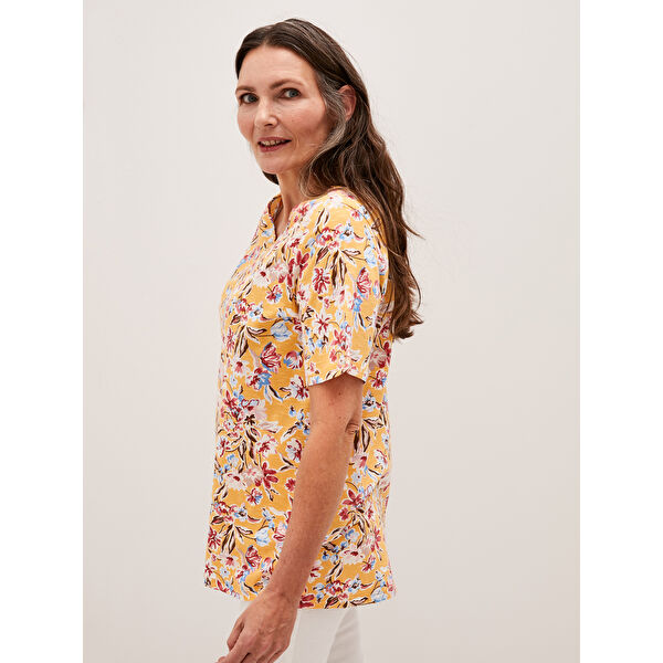 LCW GRACE V Yaka Çiçek Baskılı Kısa Kollu Pamuklu Kadın Tişört