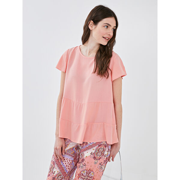 LCW CASUAL Bisiklet Yaka Fırfır Detaylı Kısa Kollu Krinkle Kumaş Kadın Bluz LCW CASUAL Bisiklet Yaka Fırfır Detaylı Kısa Kollu Krinkle Kumaş Kadın Bluz