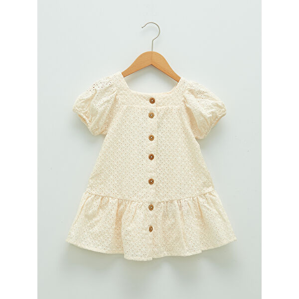 Kare Yaka Kısa Kollu Kendinden Desenli Kız Bebek Elbise Kare Yaka Kısa Kollu Kendinden Desenli Kız Bebek Elbise