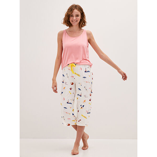 LCW DREAM Askılı Desenli Viskon Kadın Caprili Pijama Takımı LCW DREAM Askılı Desenli Viskon Kadın Caprili Pijama Takımı