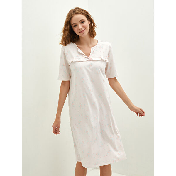 LCW DREAM Kaçık Yaka Desenli Kısa Kollu Fırfır Detaylı Pamuklu Kadın Gecelik