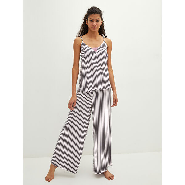 LCW DREAM V Yaka İp Askılı Çizgili Dantel Detaylı Kadın Pijama Takımı LCW DREAM V Yaka İp Askılı Çizgili Dantel Detaylı Kadın Pijama Takımı