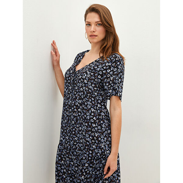 LCW CLASSIC V Yaka Çiçekli Kısa Kollu Düğme Kapamalı Viskon Kadın Elbise