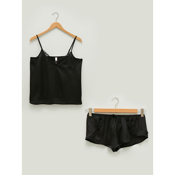 LCW DREAM İp Askılı V Yaka Dantel Detaylı Kadın Şortlu Pijama Takımı LCW DREAM İp Askılı V Yaka Dantel Detaylı Kadın Şortlu Pijama Takımı