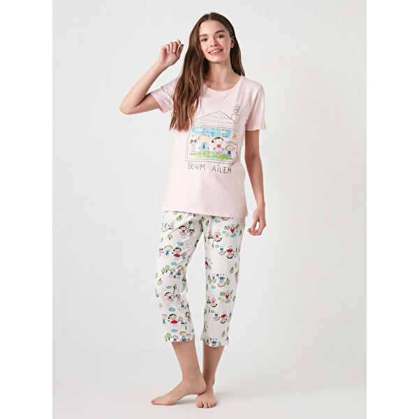 LCW DREAM Bisiklet Yaka Baskılı Kısa Kollu Pamuklu Kadın Caprili Pijama Takımı LCW DREAM Bisiklet Yaka Baskılı Kısa Kollu Pamuklu Kadın Caprili Pijama Takımı