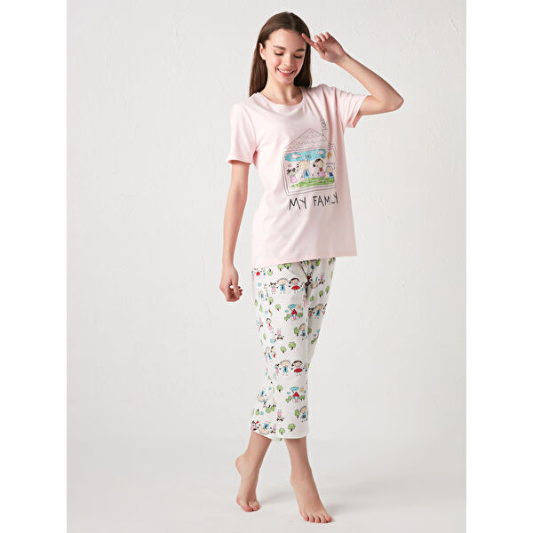 LCW DREAM Bisiklet Yaka Baskılı Kısa Kollu Pamuklu Kadın Caprili Pijama Takımı LCW DREAM Bisiklet Yaka Baskılı Kısa Kollu Pamuklu Kadın Caprili Pijama Takımı