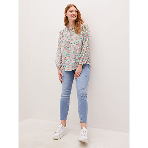 LCW CLASSIC Bağlamalı Yaka Çiçek Baskılı Uzun Kollu Viskon Kadın Bluz LCW CLASSIC Bağlamalı Yaka Çiçek Baskılı Uzun Kollu Viskon Kadın Bluz