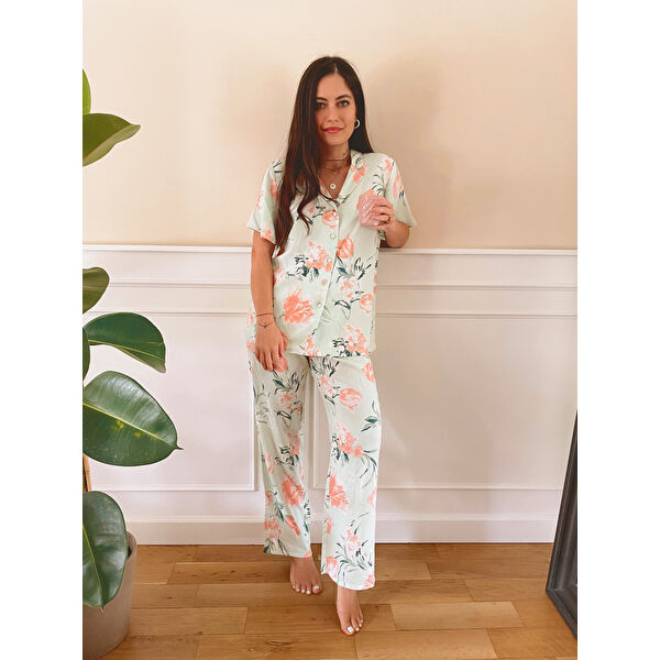 LCW DREAM Petite Gömlek Yaka Çiçekli Kısa Kollu Viskon Vual Kumaş Kadın Pijama Takımı LCW DREAM Petite Gömlek Yaka Çiçekli Kısa Kollu Viskon Vual Kumaş Kadın Pijama Takımı