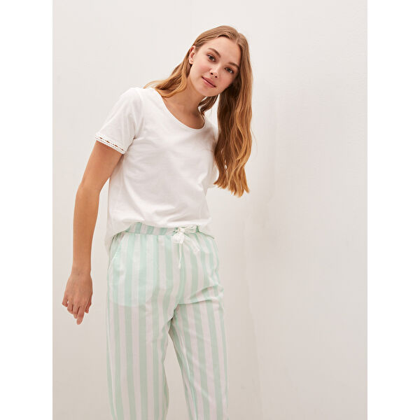 LCW DREAM Petite Bisiklet Yaka Çizgili Kısa Kollu Pamuklu Kadın Caprili Pijama Takımı LCW DREAM Petite Bisiklet Yaka Çizgili Kısa Kollu Pamuklu Kadın Caprili Pijama Takımı