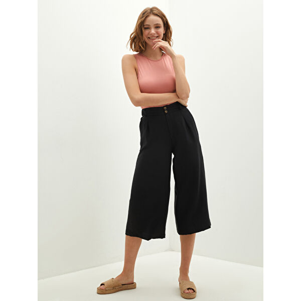 LCW CASUAL Beli Lastikli Düz Cep Detaylı Gabardin Kumaş Kadın Capri