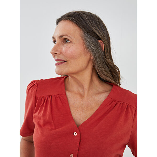 LCW GRACE V Yaka Düz Önden Düğmeli Kısa Kollu Kadın Gömlek LCW GRACE V Yaka Düz Önden Düğmeli Kısa Kollu Kadın Gömlek