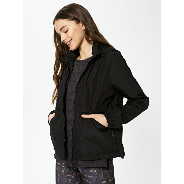 Kapüşon Yaka Düz Cep Detaylı Uzun Kollu Kadın Yağmurluk