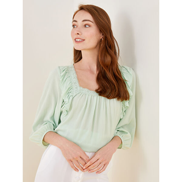 LCW CLASSIC Kare Yaka Nakışlı Uzun Kollu Viskon Kadın Bluz