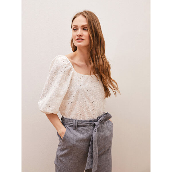 LCW CLASSIC Kare Yaka Nakışlı Pamuklu Kadın Bluz