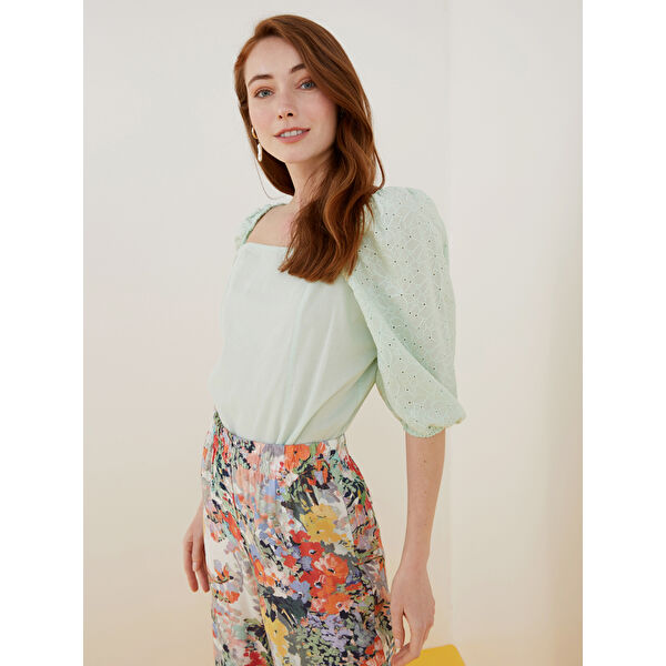 LCW CLASSIC Kare Yaka Nakışlı Poplin Kumaş Kadın Bluz