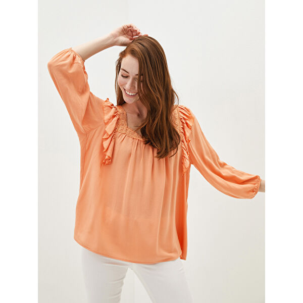 Kare Yaka Nakışlı Uzun Kollu Krinkle Kumaş Kadın Bluz