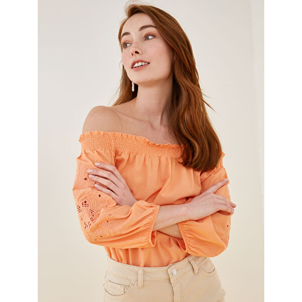 LCW CLASSIC Kayık Yaka Nakışlı Poplin Kadın Bluz LCW CLASSIC Kayık Yaka Nakışlı Poplin Kadın Bluz