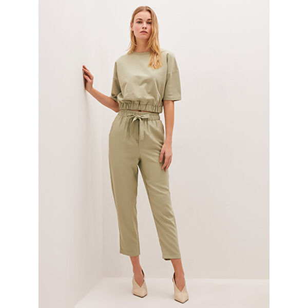 LCW VISION Bisiklet Yaka Düz Kısa Kollu Crop Kadın Sweatshirt LCW VISION Bisiklet Yaka Düz Kısa Kollu Crop Kadın Sweatshirt