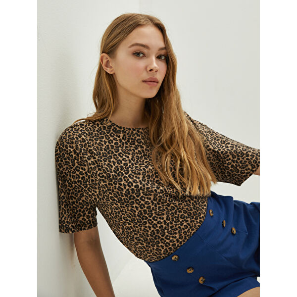 LCW CASUAL Bisiklet Yaka Leopar Desenli Kısa Kollu Pamuklu Kadın Tişört LCW CASUAL Bisiklet Yaka Leopar Desenli Kısa Kollu Pamuklu Kadın Tişört