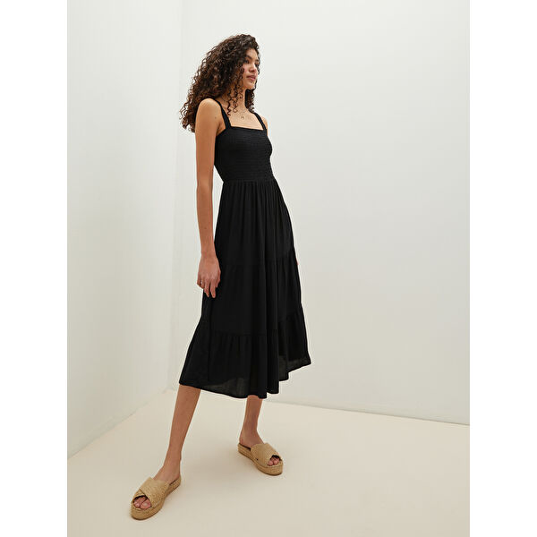 LCW CASUAL Kare Yaka Askılı Gipe Detaylı Krinkle Kumaş Kadın Elbise LCW CASUAL Kare Yaka Askılı Gipe Detaylı Krinkle Kumaş Kadın Elbise