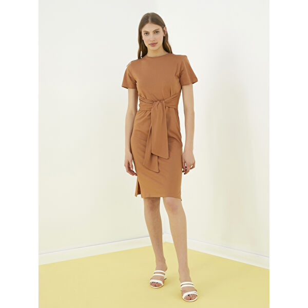 LCW LIMITED Bisiklet Yaka Beli Kuşaklı Kısa Kollu Pamuklu Kadın Elbise