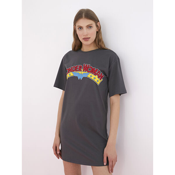 LCW LIMITED Bisiklet Yaka Wonder Woman Baskılı Kısa Kollu Pamuklu Kadın Elbise