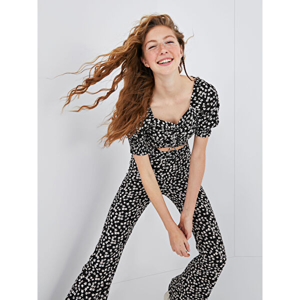 Çiçek Baskılı Büzgü Detaylı Kısa Kollu Viskon Kadın Bluz