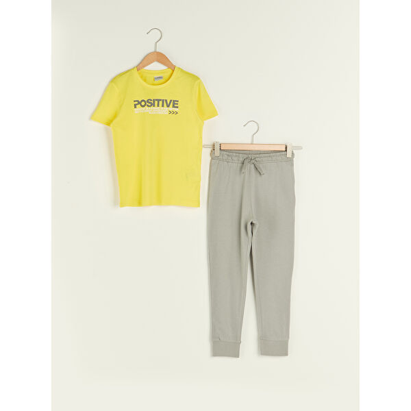 Bisiklet Yaka Baskılı Kısa Kollu Erkek Çocuk Tişört ve Eşofman Altı Bisiklet Yaka Baskılı Kısa Kollu Erkek Çocuk Tişört ve Eşofman Altı