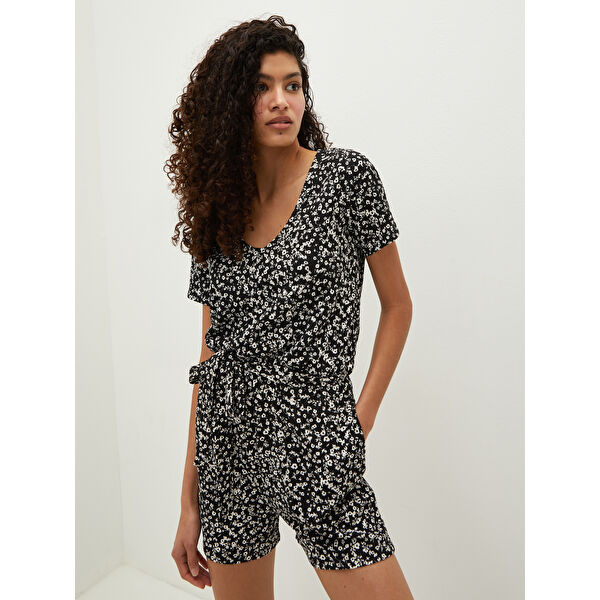 LCW CASUAL V Yaka Desenli Kısa Kollu Beli Bağlama Detaylı Raşel Kumaş Kadın Tulum