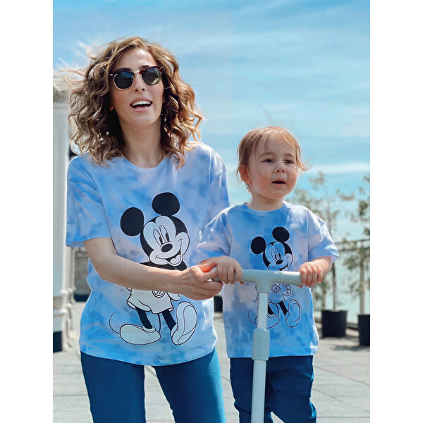 Bisiklet Yaka Kısa Kollu Mickey Mouse Baskılı Pamuklu Erkek Bebek Tişört Anne Oğul Kombini Bisiklet Yaka Kısa Kollu Mickey Mouse Baskılı Pamuklu Erkek Bebek Tişört Anne Oğul Kombini