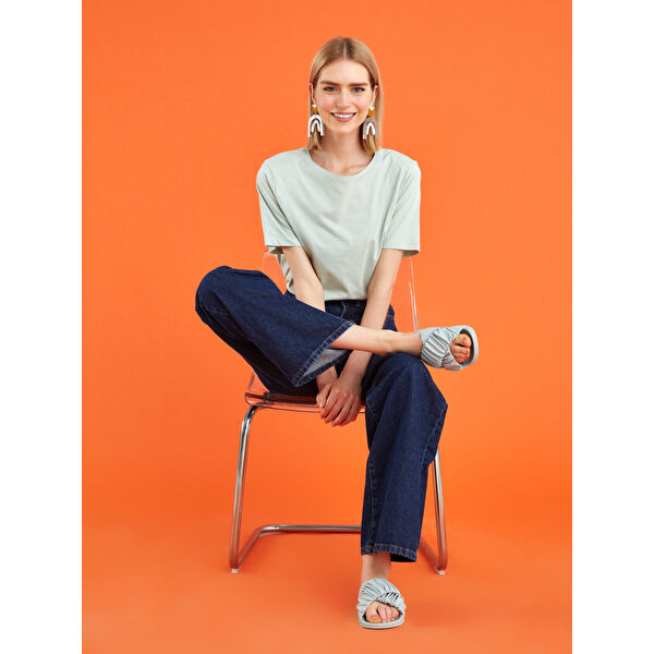 Deri Görünümlü Çapraz Bantlı Kadın Terlik