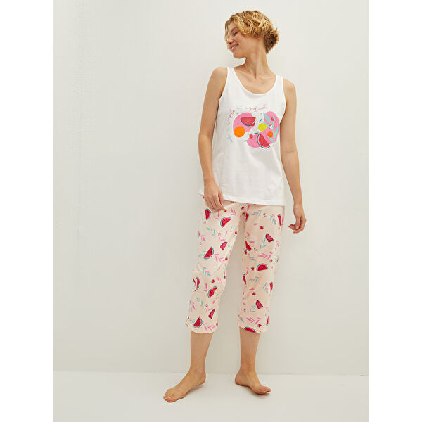 LCW DREAM U Yaka Kolsuz Baskılı Pamuklu Kadın Caprili Pijama Takımı LCW DREAM U Yaka Kolsuz Baskılı Pamuklu Kadın Caprili Pijama Takımı