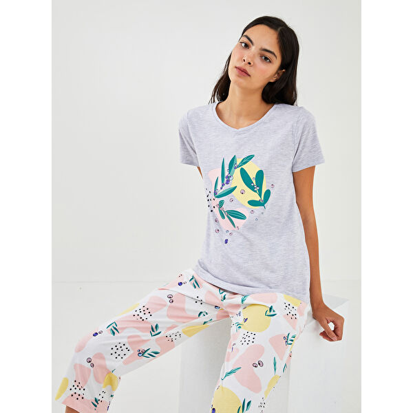 LCW DREAM Bisiklet Yaka Baskılı Kısa Kollu Kadın Caprili Pijama Takımı LCW DREAM Bisiklet Yaka Baskılı Kısa Kollu Kadın Caprili Pijama Takımı