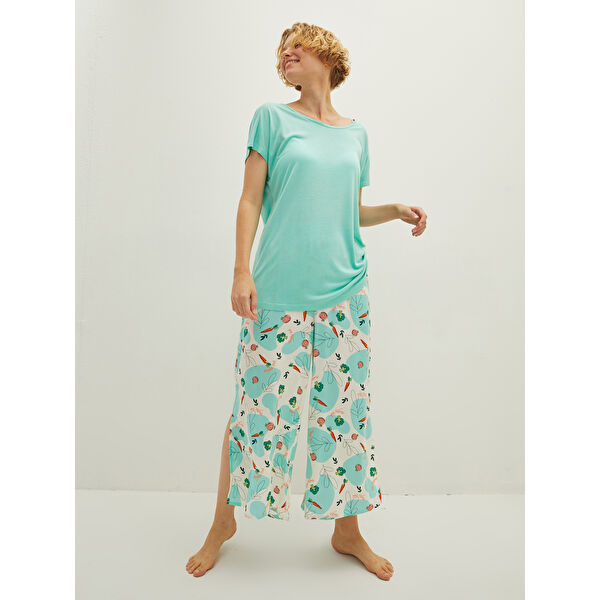 LCW DREAM Bisiklet Yaka Baskılı Kısa Kollu Viskon Kadın Caprili Pijama Takımı LCW DREAM Bisiklet Yaka Baskılı Kısa Kollu Viskon Kadın Caprili Pijama Takımı