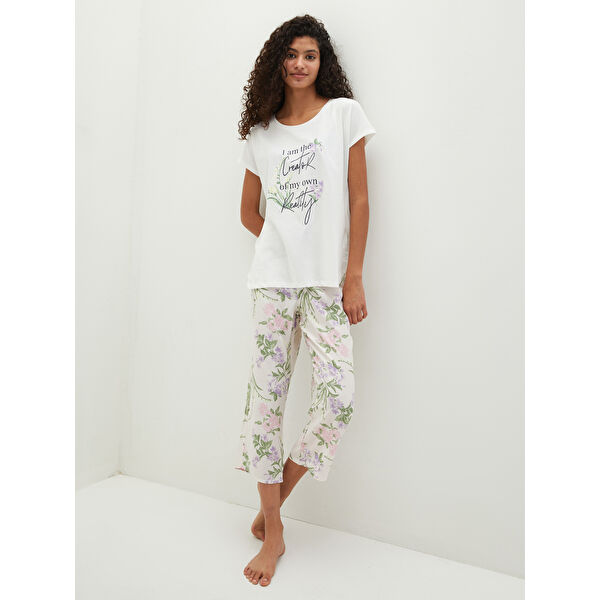LCW DREAM Bisiklet Yaka Baskılı Kısa Kollu Kadın Caprili Pijama Takımı LCW DREAM Bisiklet Yaka Baskılı Kısa Kollu Kadın Caprili Pijama Takımı